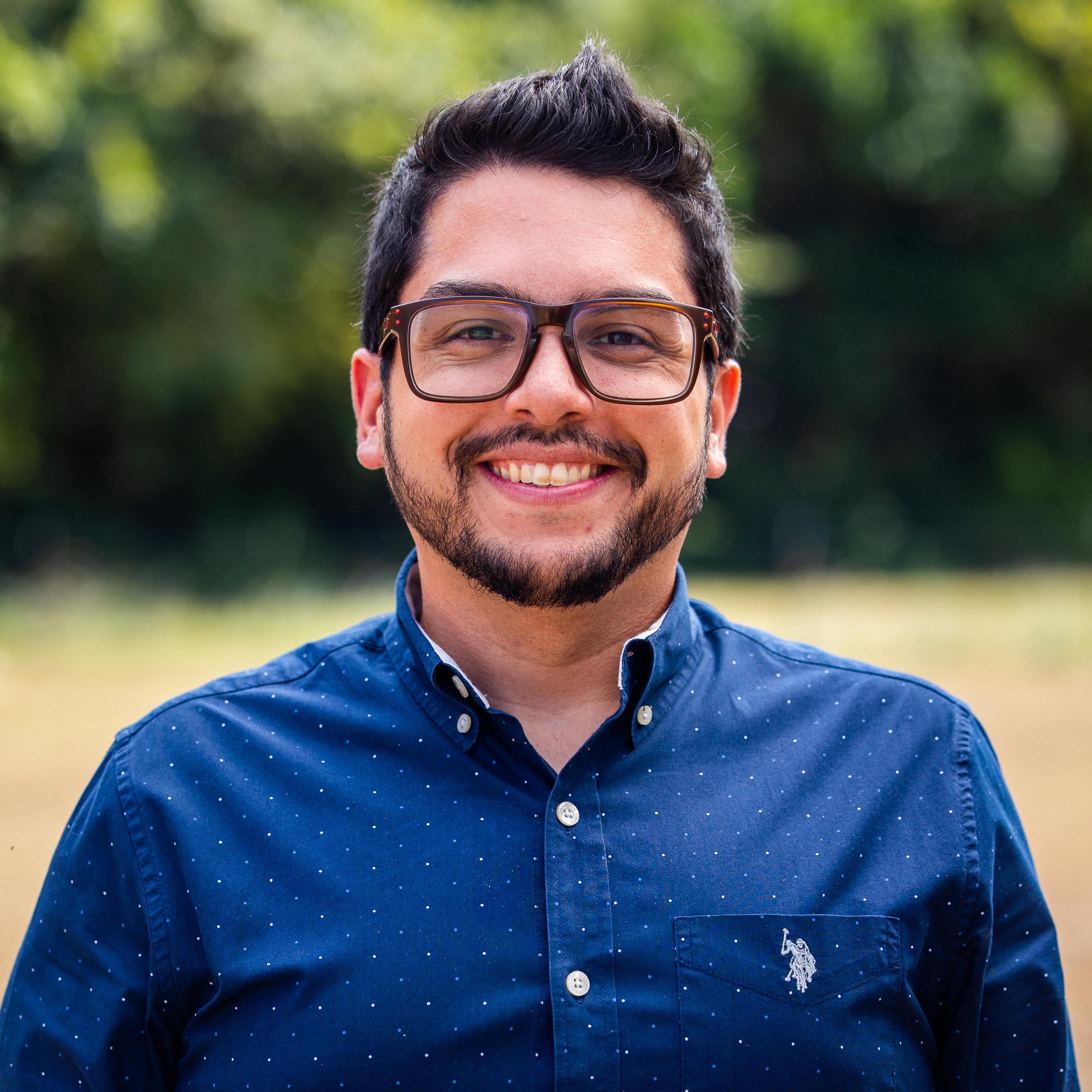 Leader Bookshelf – Tony Aviles | Fielder Church